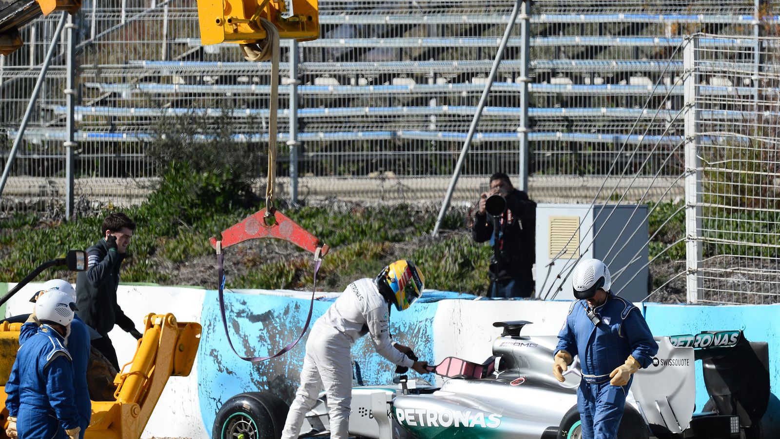Mercedes' Lewis Hamilton crashes out of Day One testing at Jerez | F1 ...