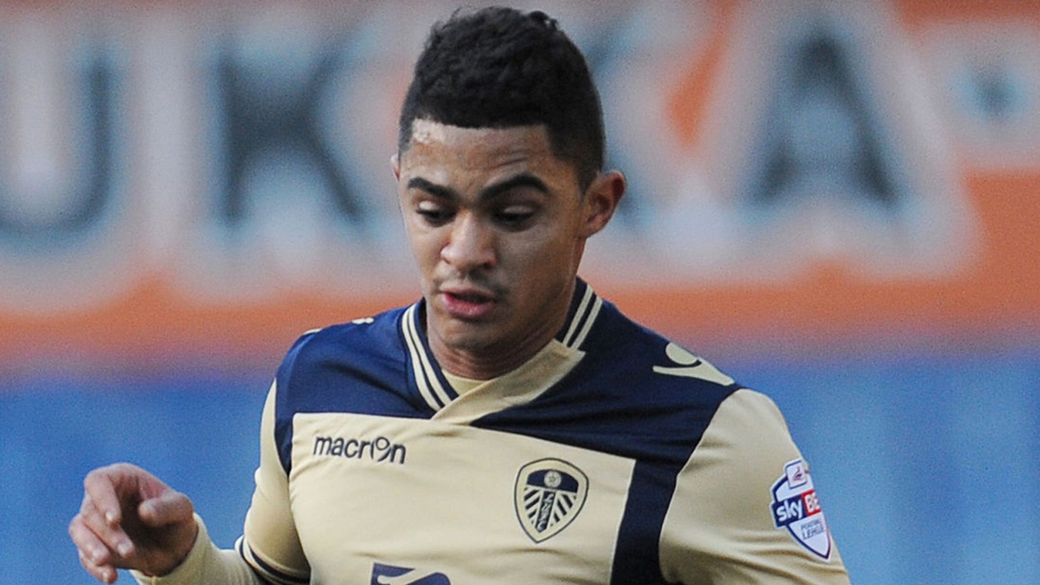 Championship: Winger Cameron Stewart signs three-year contract with ...