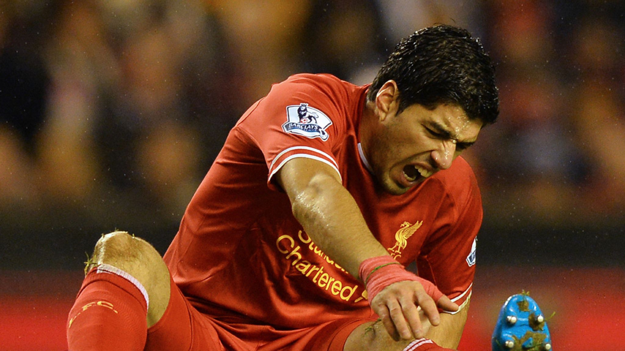 Gary Neville: Luis Suarez right to go to ground to win penalty ...