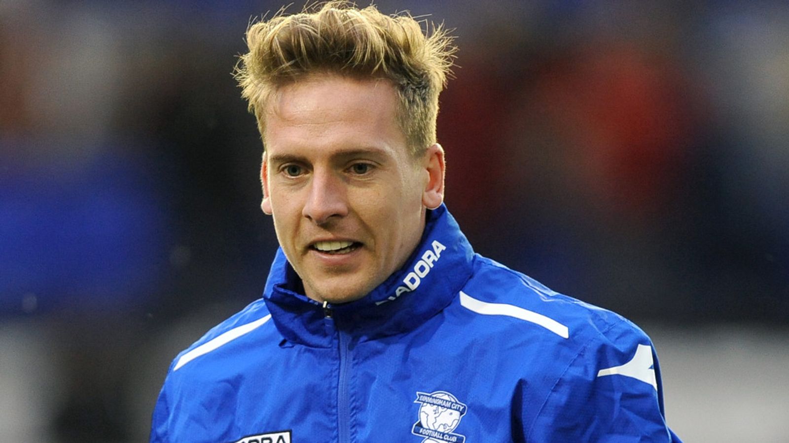 Transfer News: Midfielder Brian Howard is continuing talks with former ...