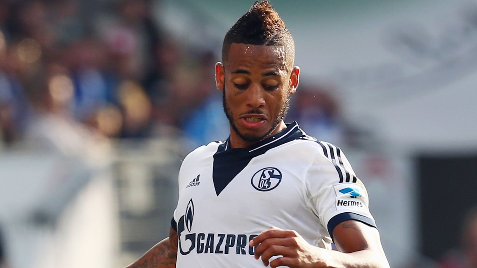 Bundesliga: Schalke complete the signing of Hamburg defender Dennis ...