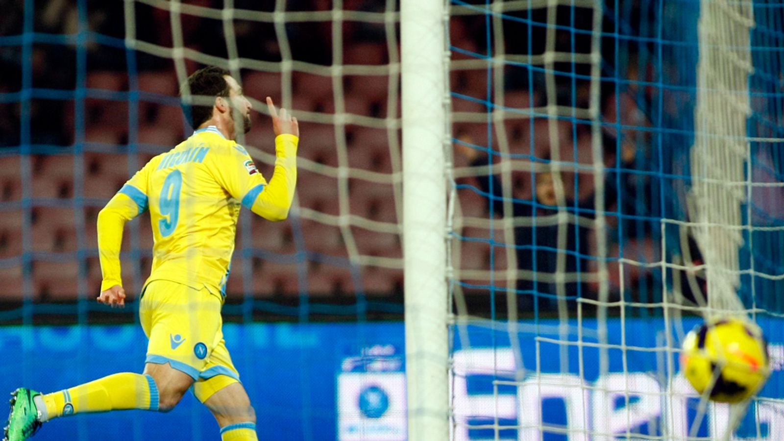 Europa League: Napoli reach last-16 by beating Swansea 3-1 in Naples ...