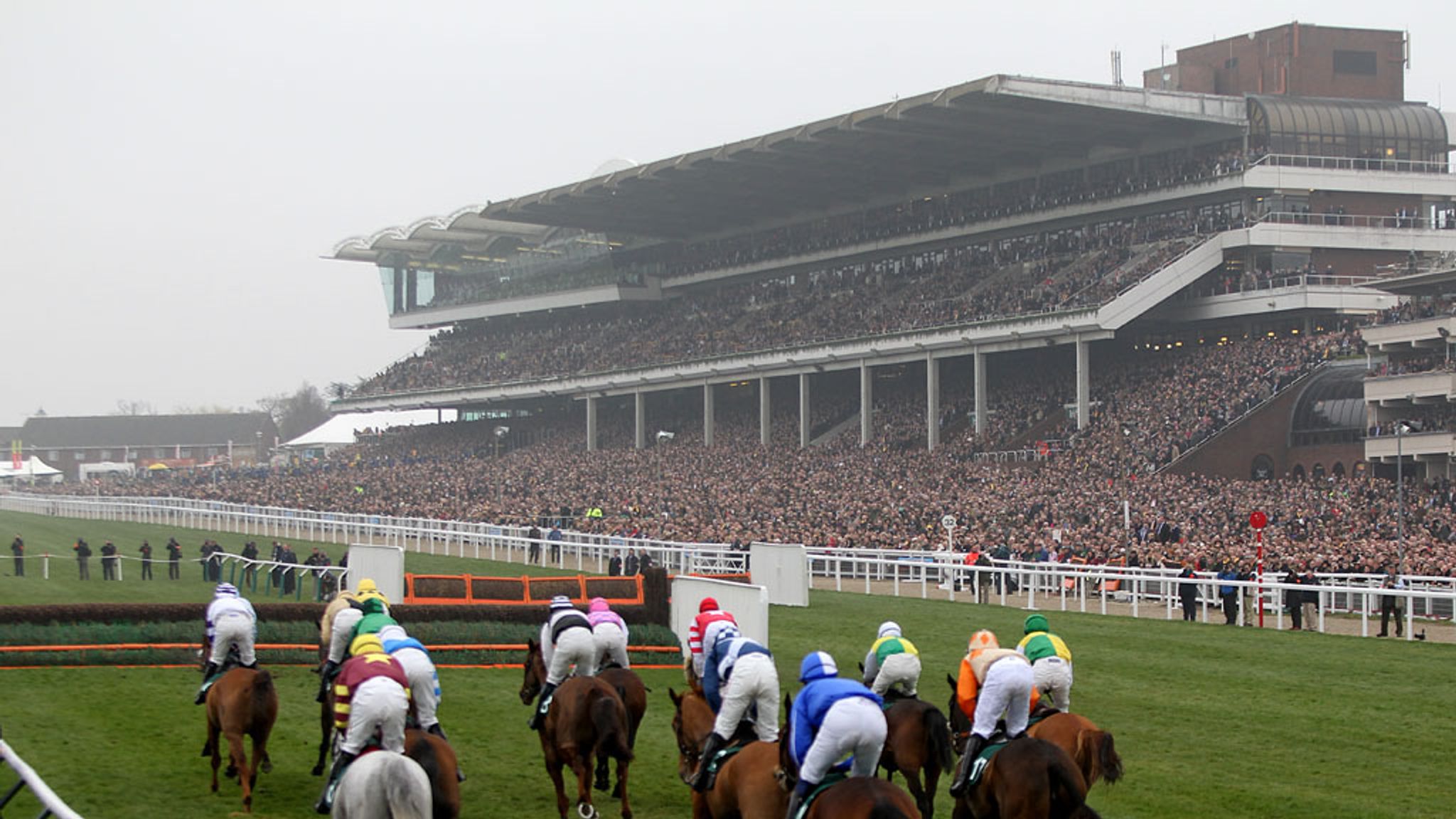 Chat live with star Racing UK and Channel 4 analyst Graham Cunningham ...