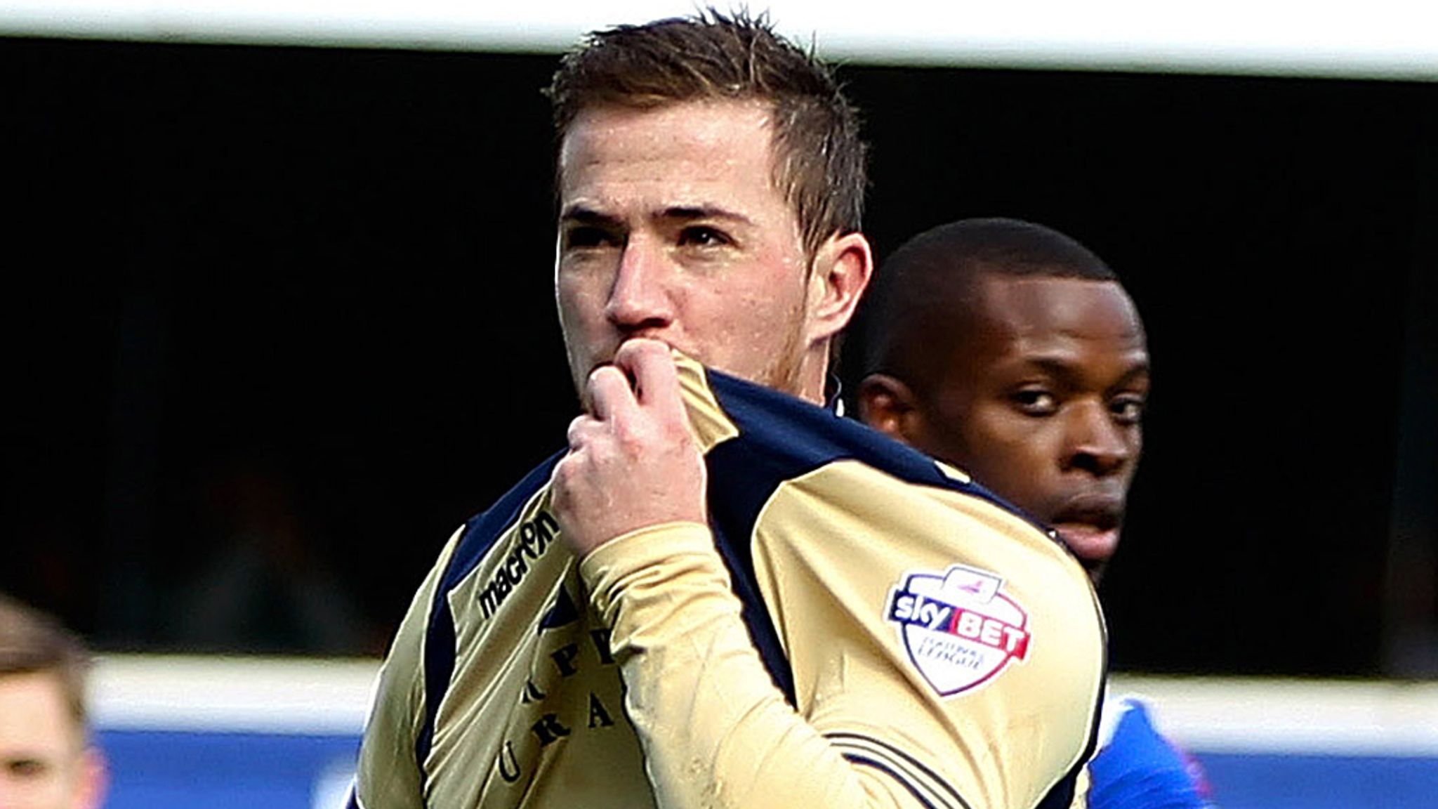 Transfer News: Leeds striker Ross McCormack waiting on contract talks ...