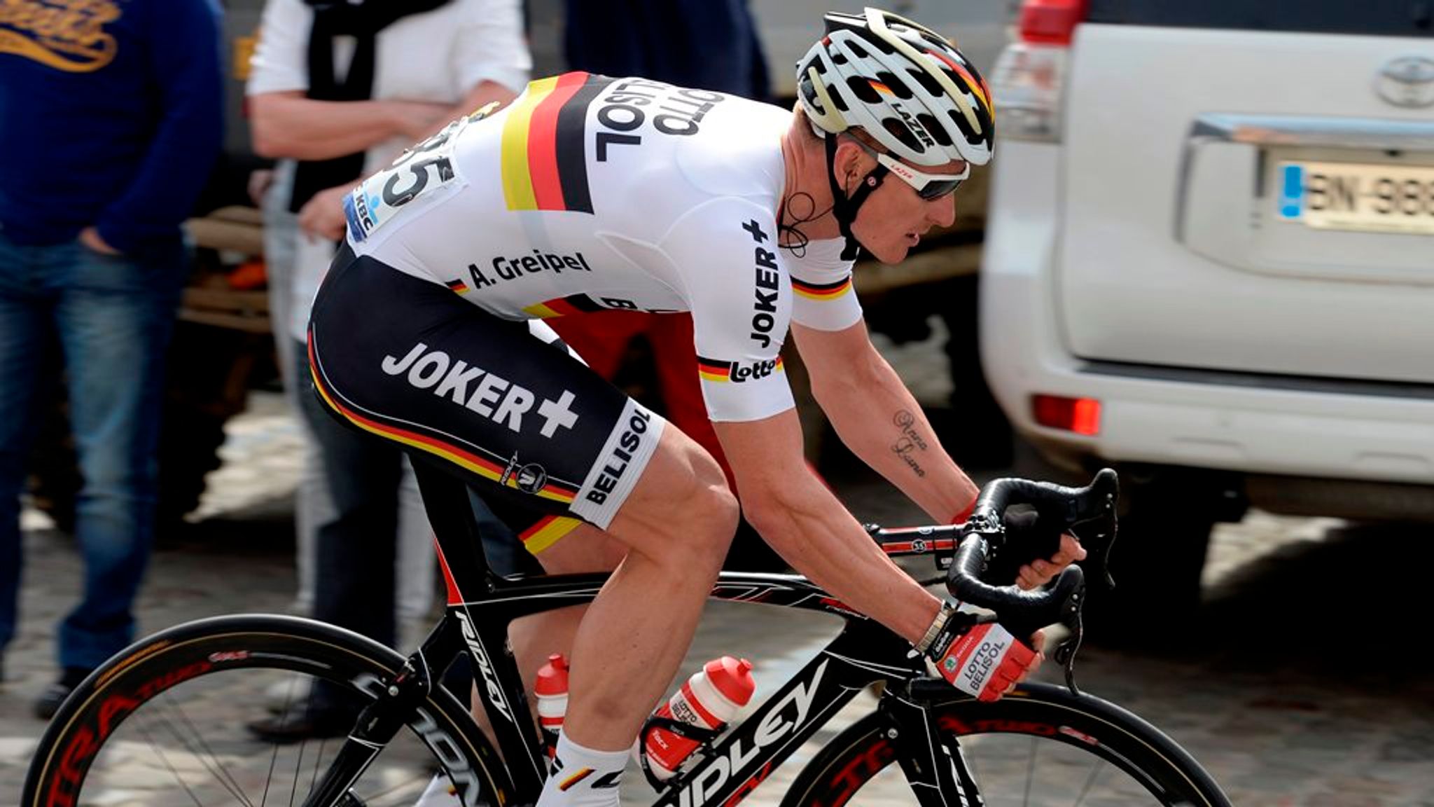 Andre Greipel undergoes surgery to repair collarbone injuries after ...