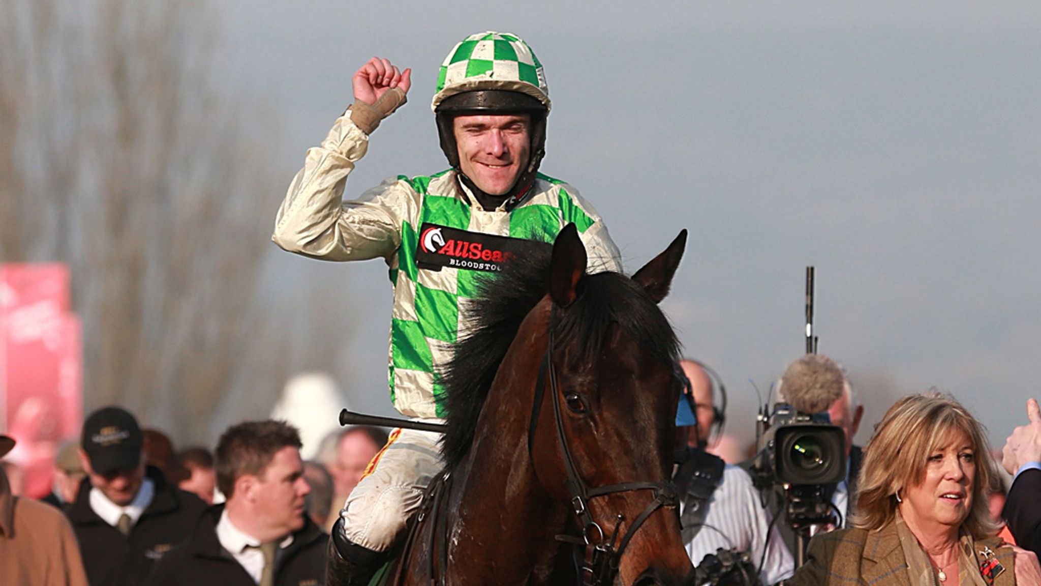 Tom Scudamore rides Ballynagour in Crabbie's Grand National at Aintree ...