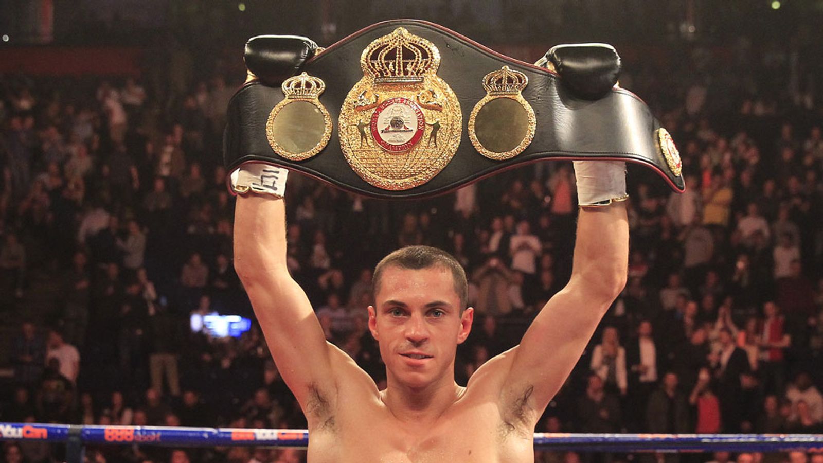 Scott Quigg retained his world title with a second-round stoppage ...
