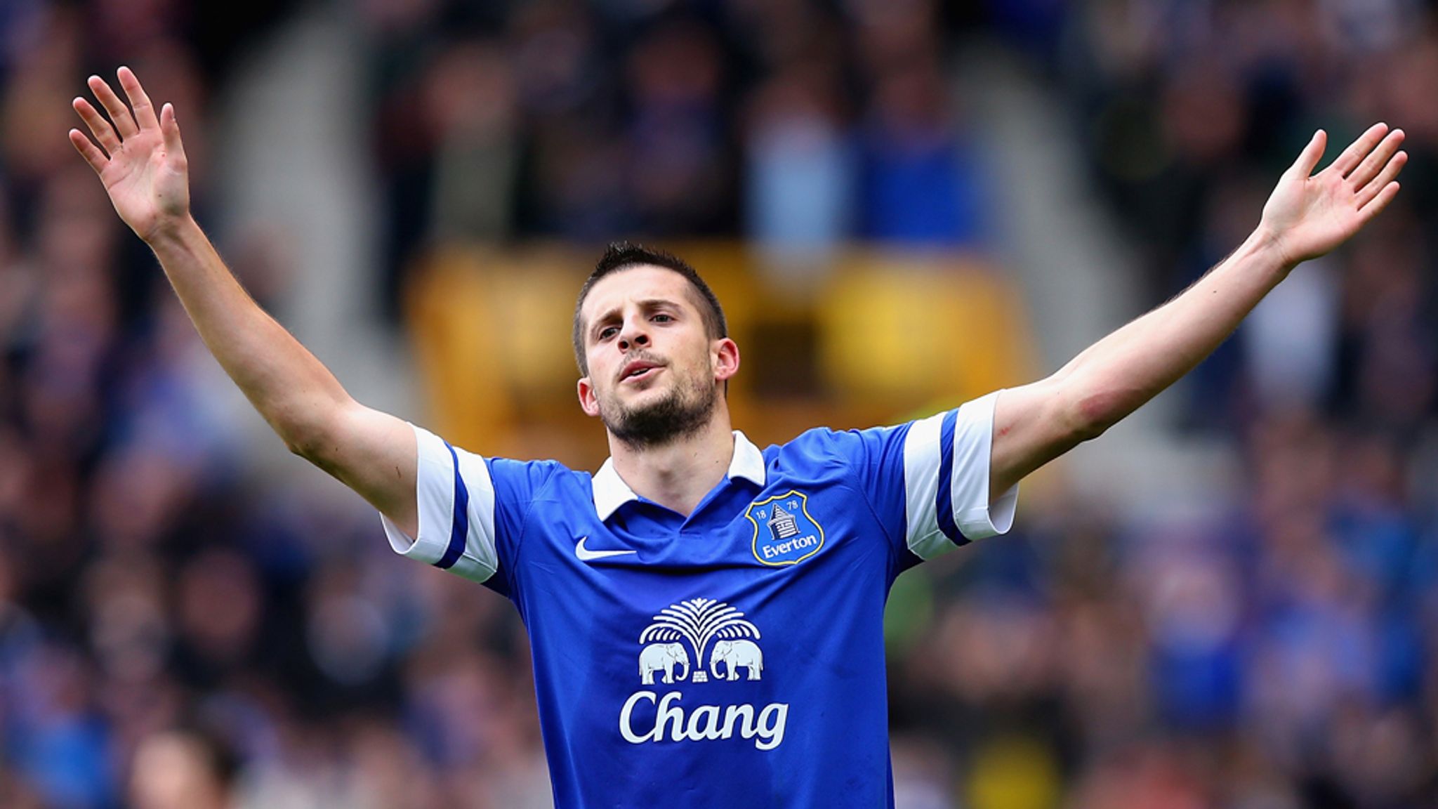Premier League: Kevin Mirallas claims onus is on Arsenal after Everton ...