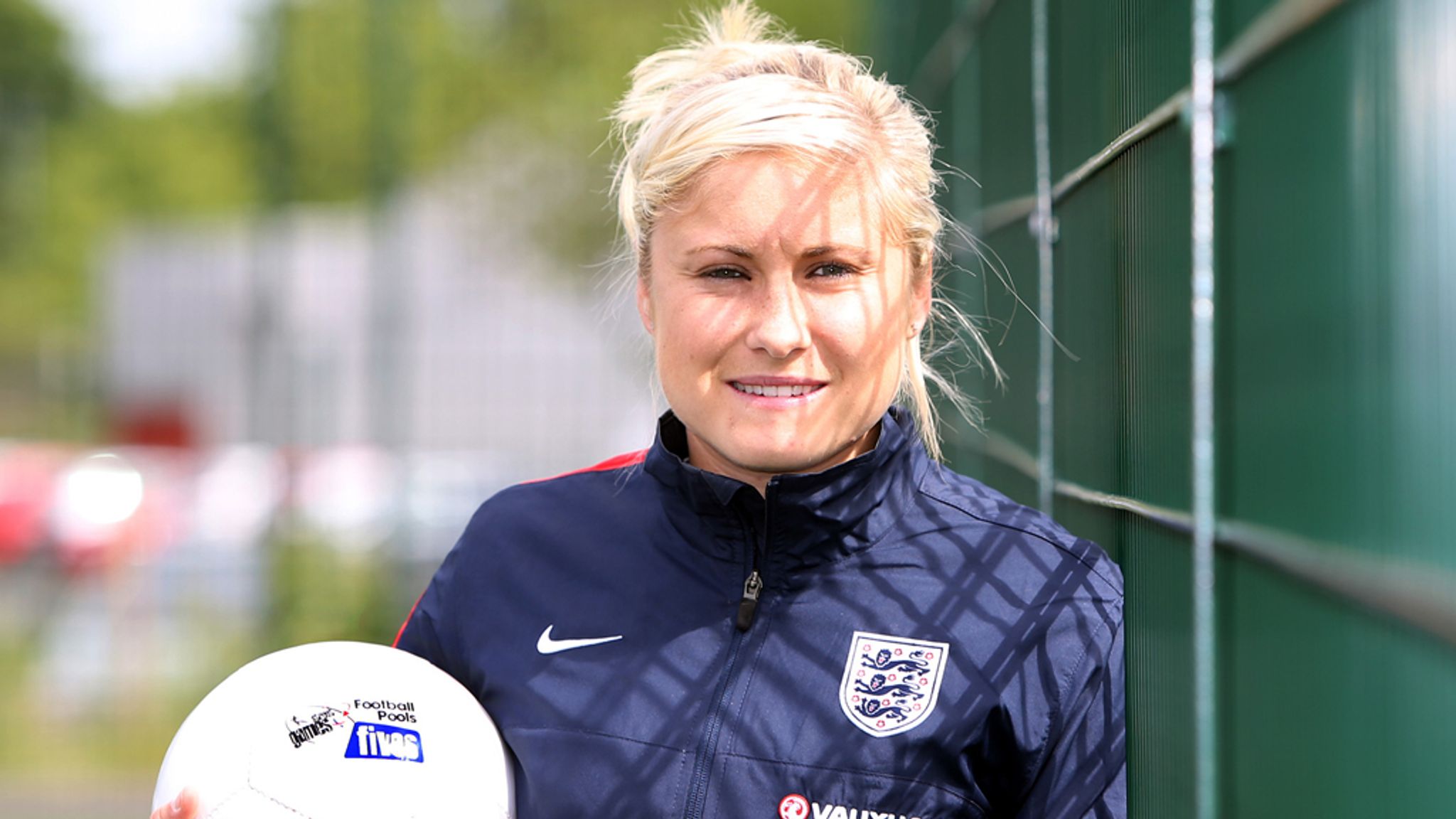 Mark Sampson says Steph Houghton can become the best defender in the ...