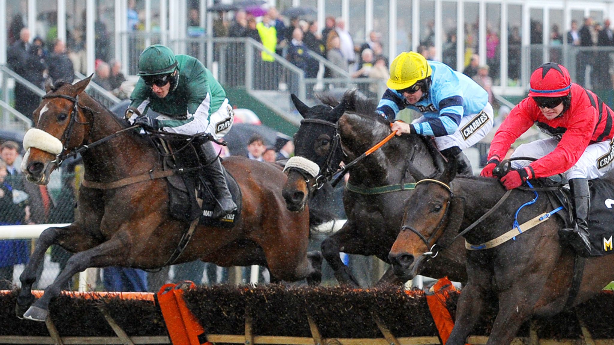 Court Minstrel defies top weight for Aintree win | Racing News | Sky Sports