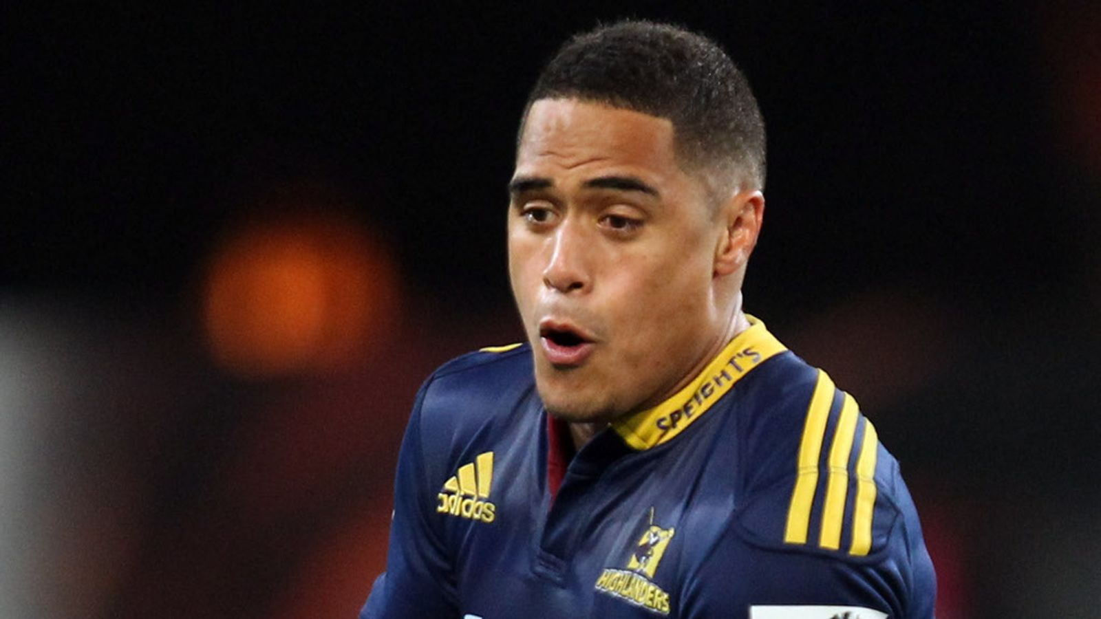 Super Rugby: Highlanders agree new contract with New Zealand scrum-half ...