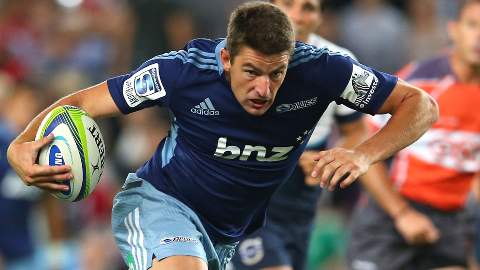 London Irish have announced the signing of Blues fly-half Chris Noakes ...