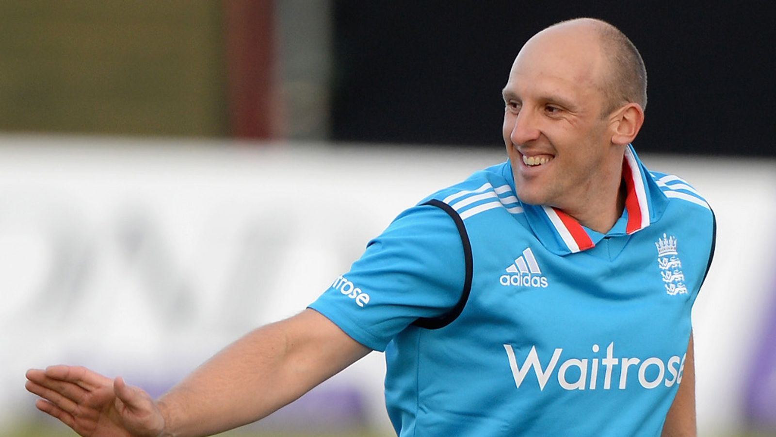 County Championship: Kent spinner James Tredwell has signed a new deal ...
