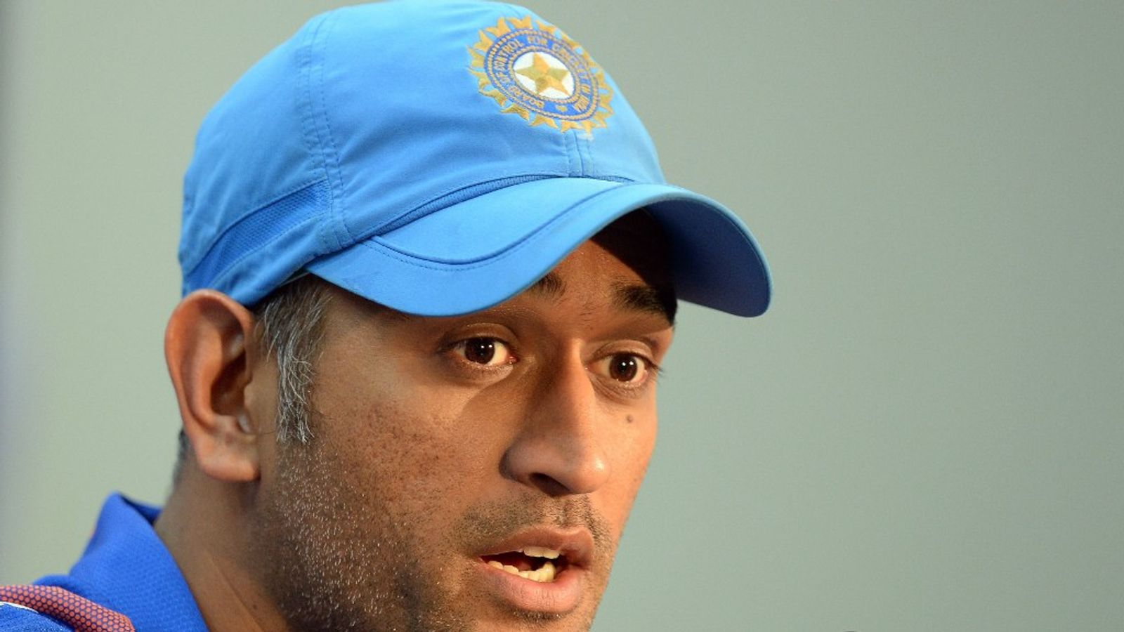 India captain MS Dhoni leaps to the defence of England skipper Alastair ...