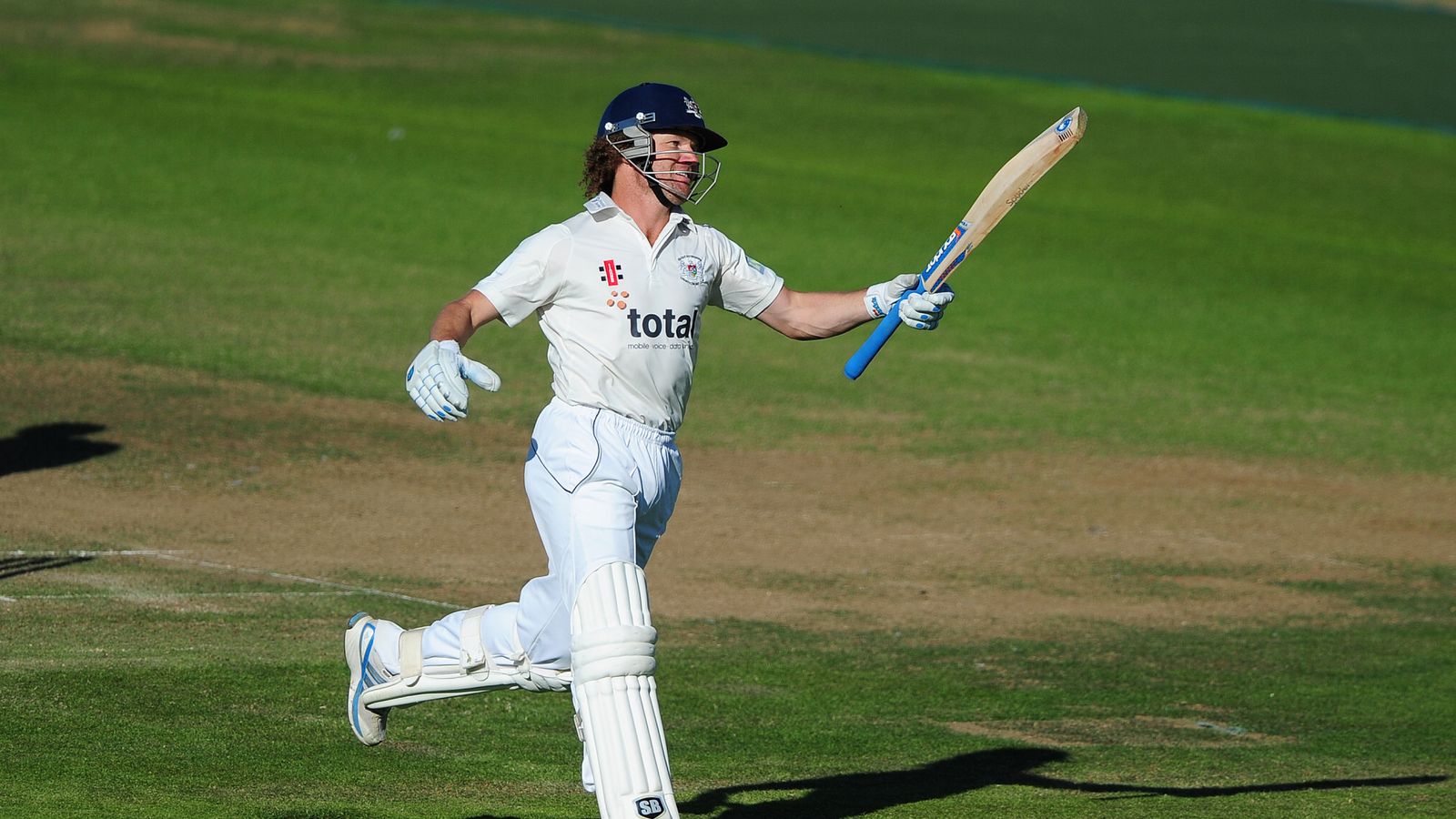 LV= County Championship: Gloucestershire make hay in the sunshine ...