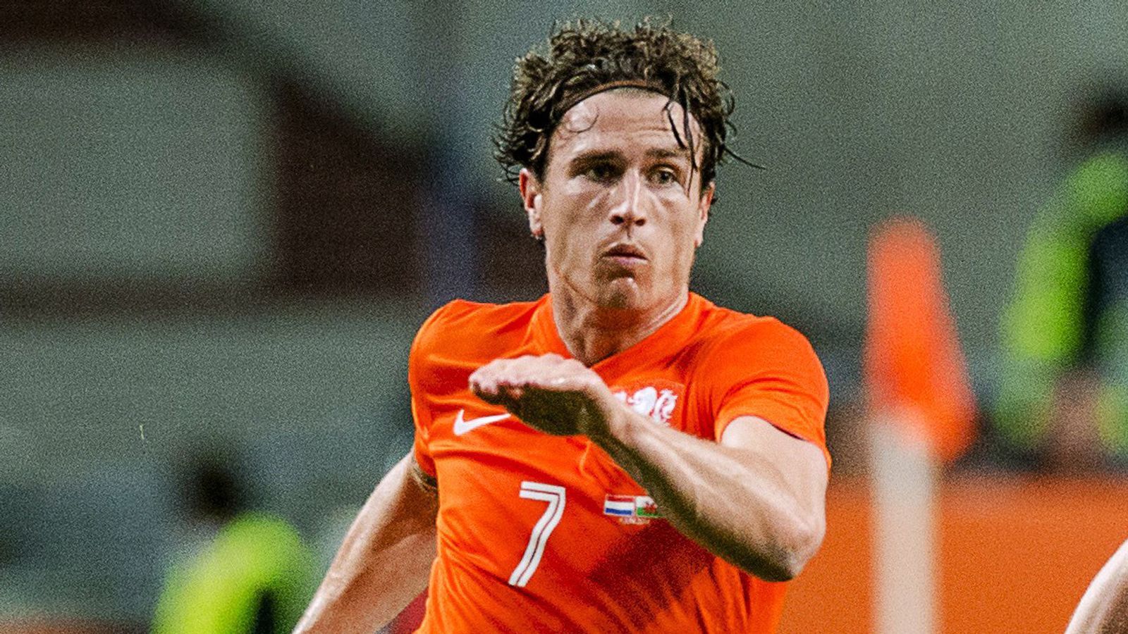 Sky Bet slash odds on Daryl Janmaat joining Newcastle | Football News ...