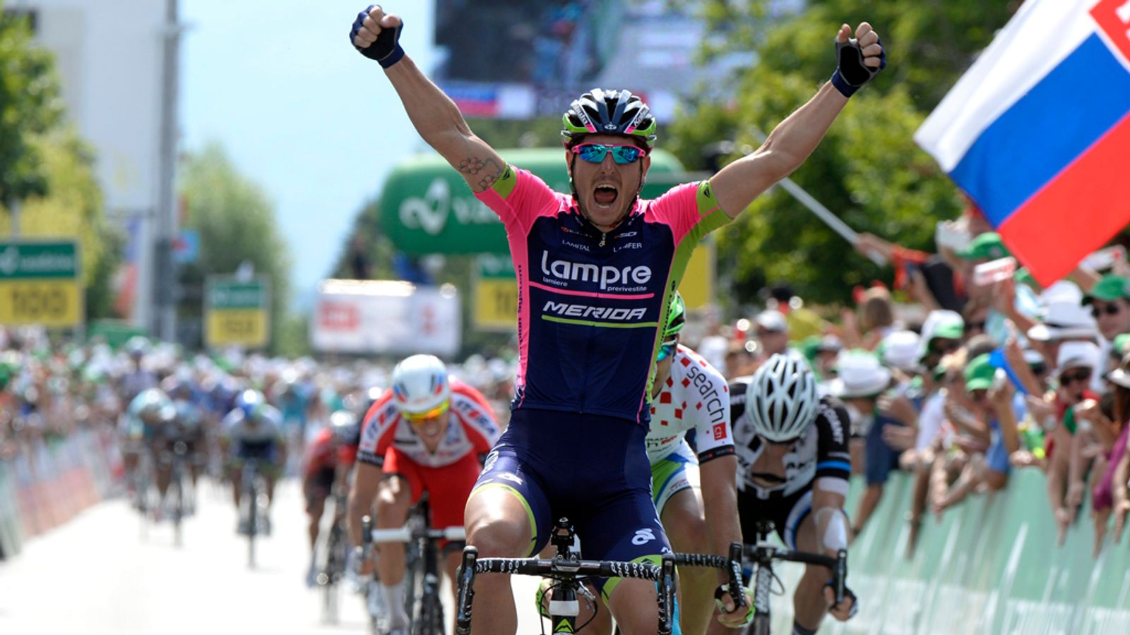Tour de Suisse: Mark Cavendish crashes in sprint finale as Sacha Modolo ...