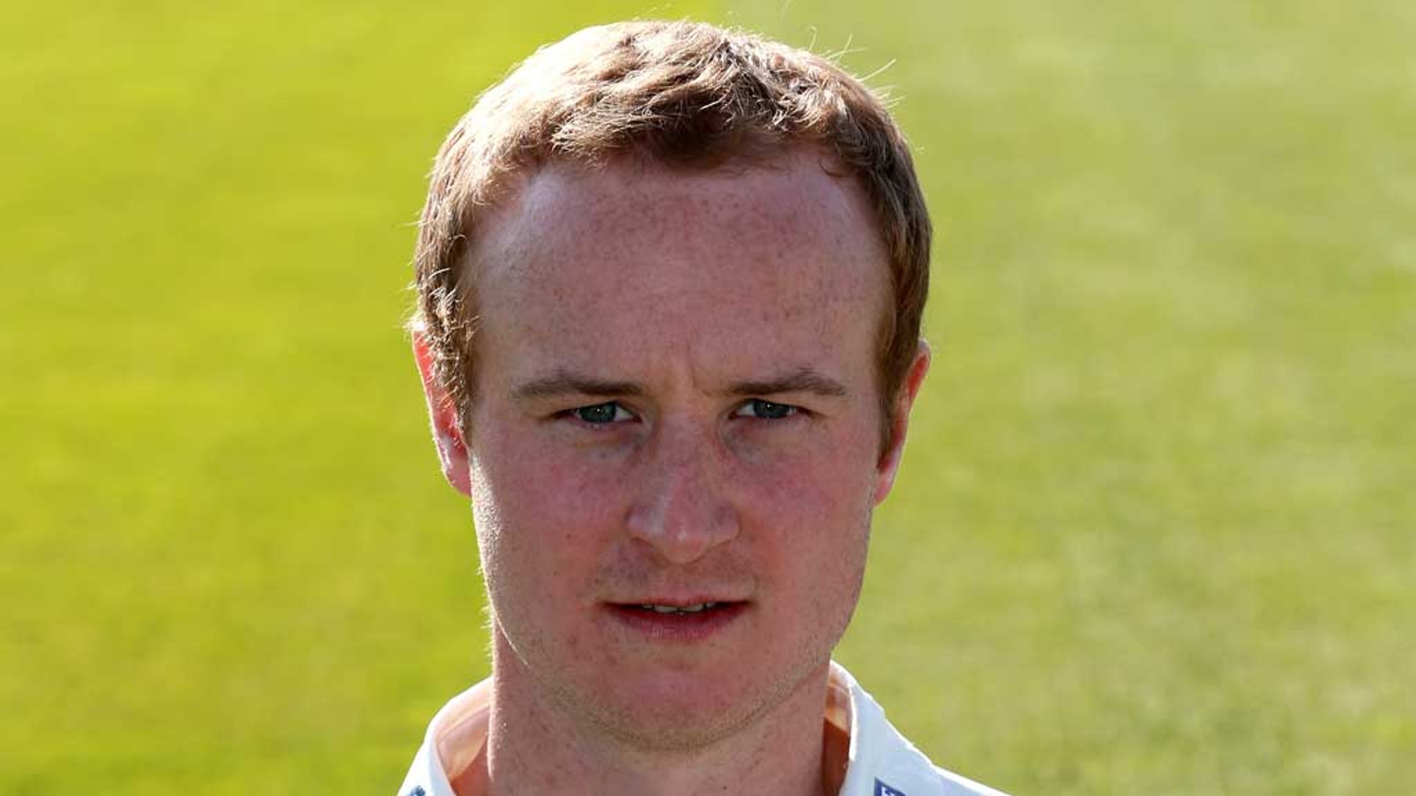 Gloucestershire paceman Ian Saxelby forced to retire with knee injury ...