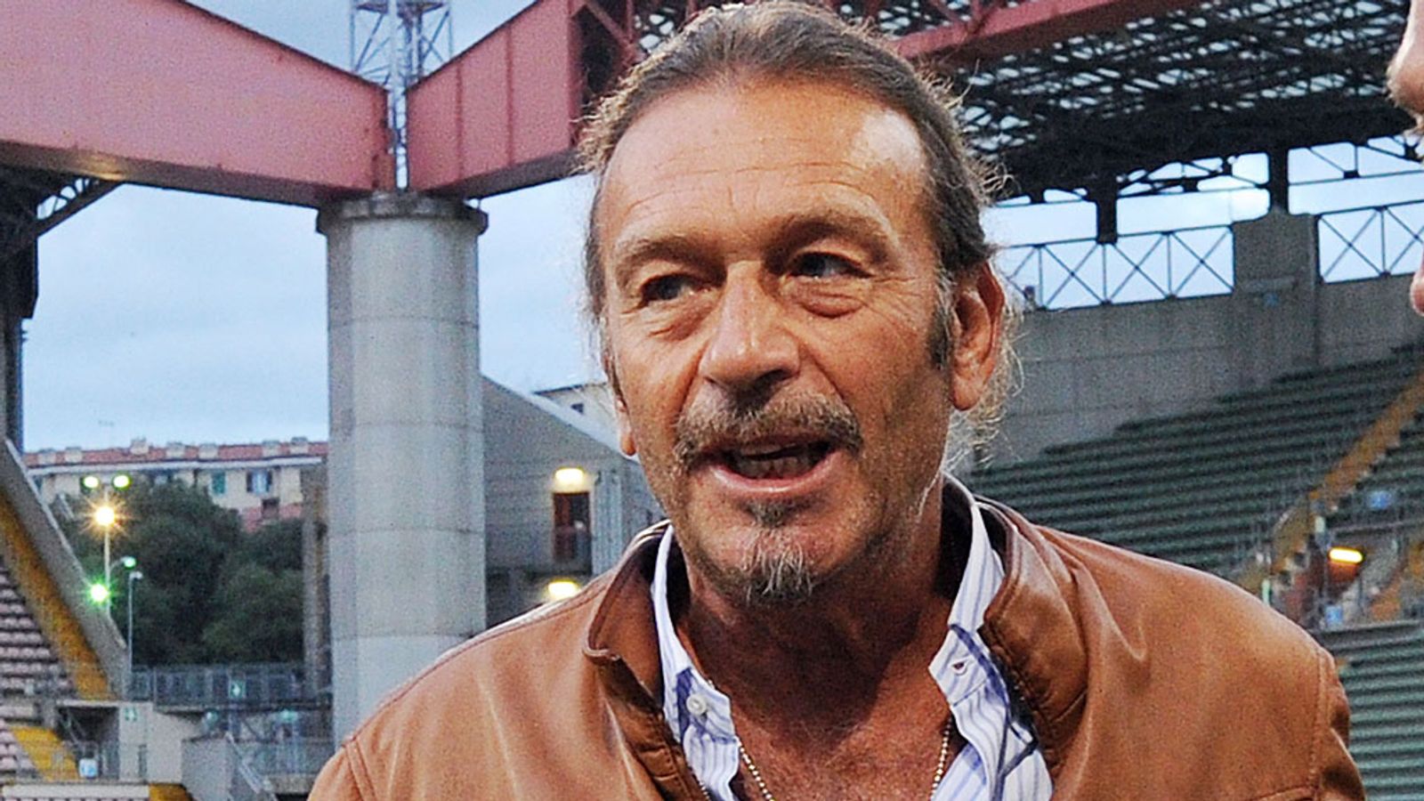 Championship: Leeds United players must live in the city, says owner ...