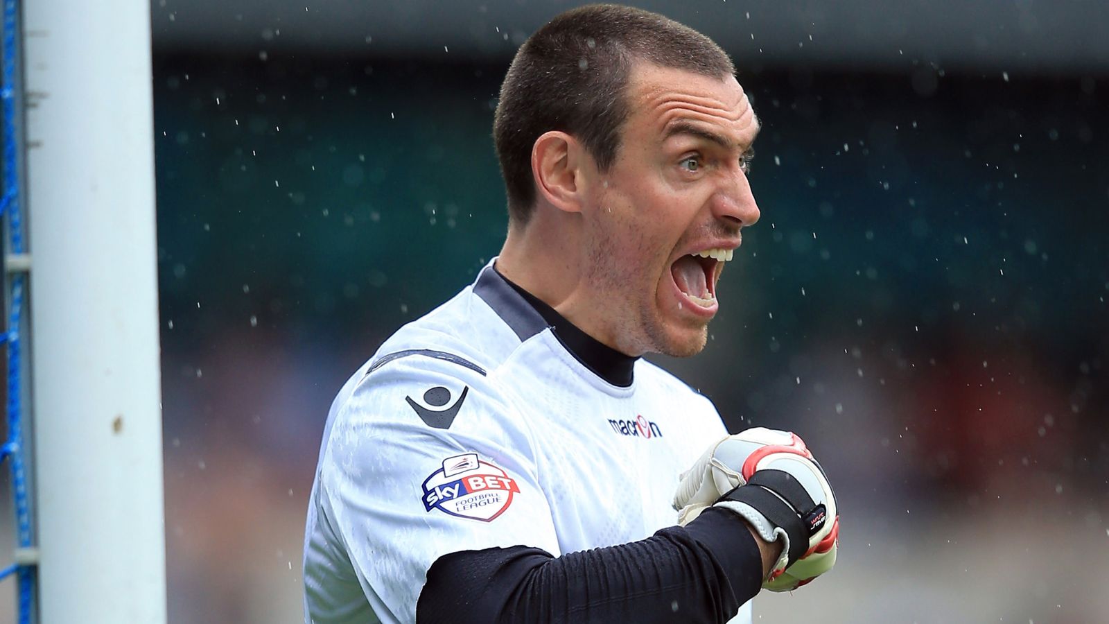 Transfer news: Goalkeeper Stephen Bywater released by Championship club ...