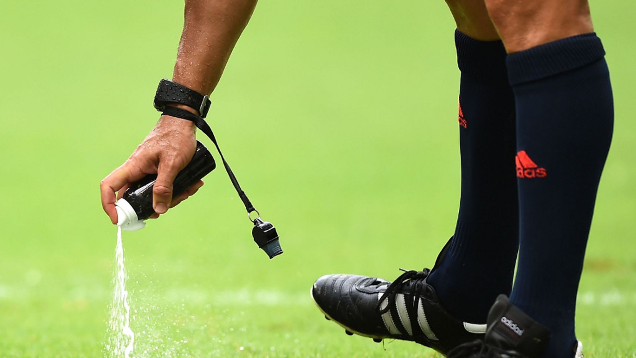 Premier League: Vanishing spray to be introduced in all games this ...
