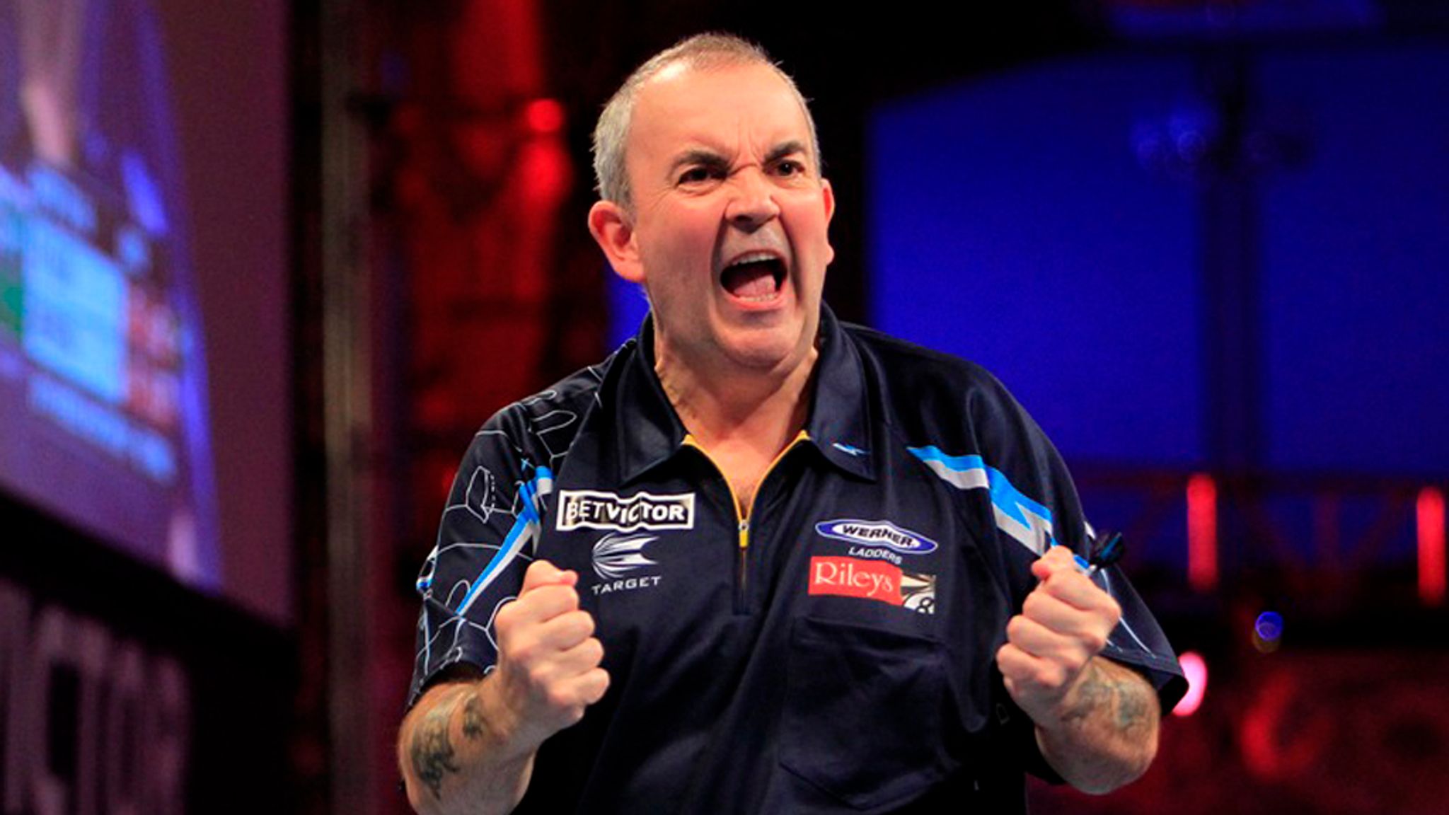 World Matchplay: Phil Taylor crushes Michael van Gerwen to win ...