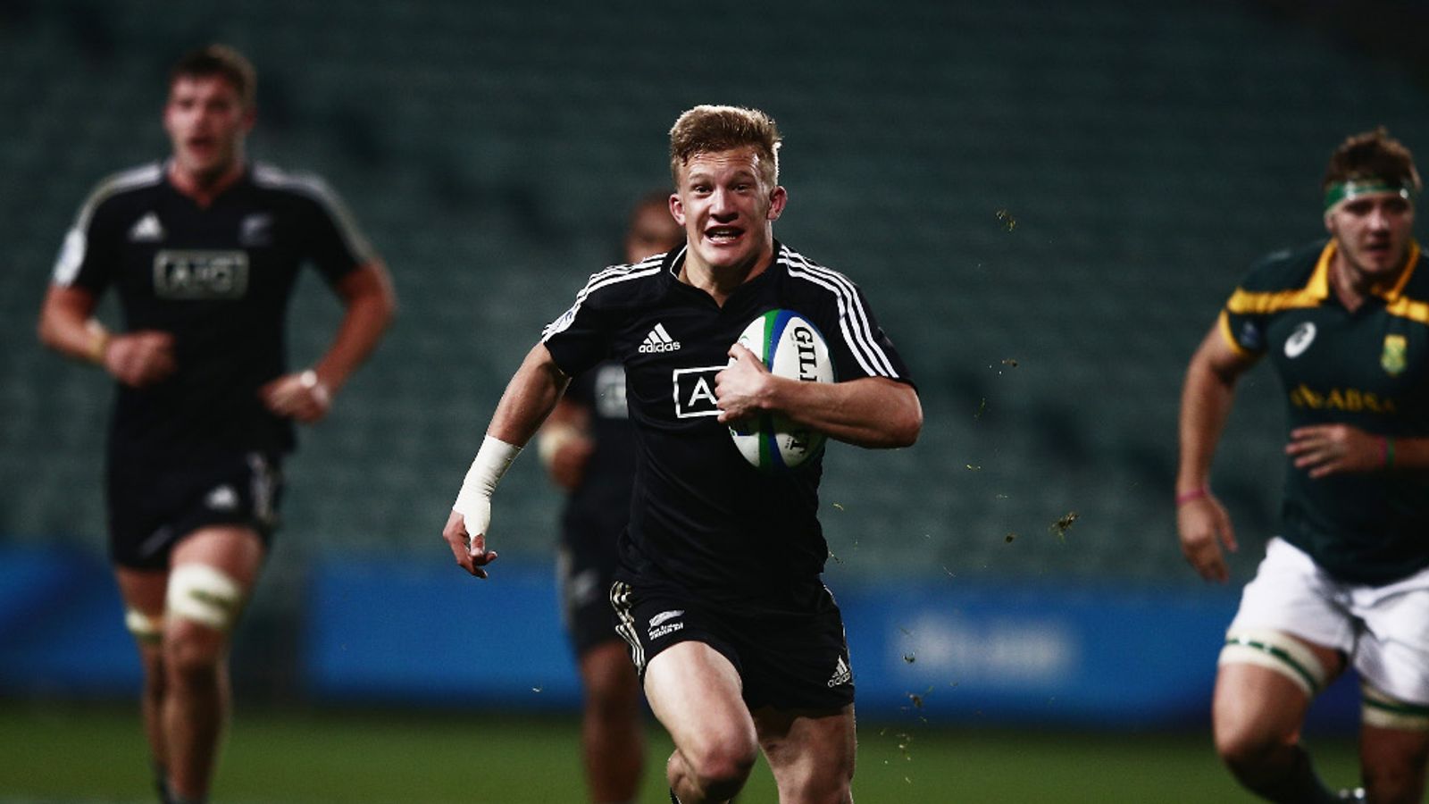 Super Rugby: The Chiefs sign New Zealand Under-20s fly-half Damian ...