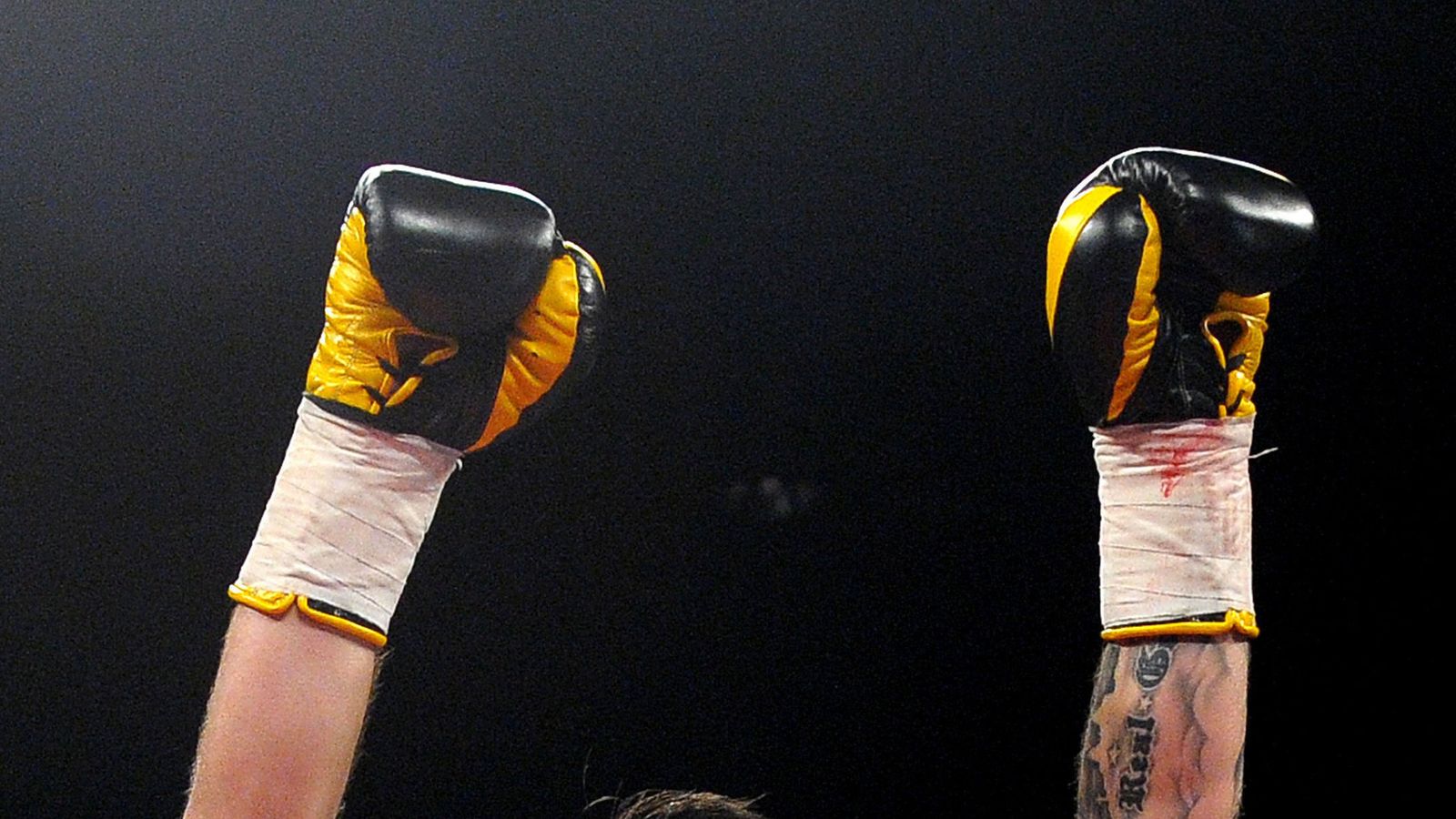 Paul Smith received an odd gift from Arthur Abraham as the build-up to ...