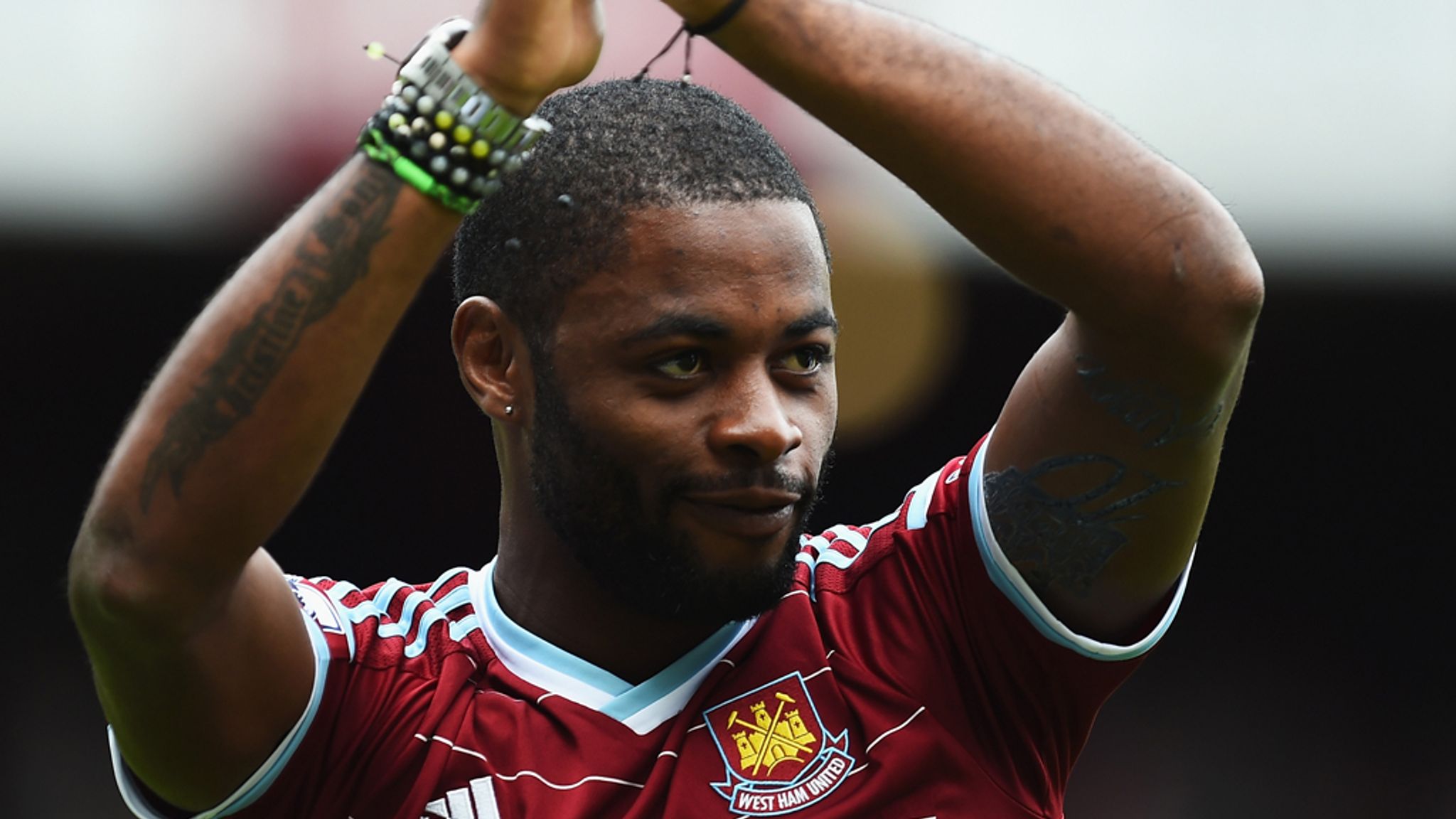 Transfer news: West Ham sign Barcelona midfielder Alex Song on season ...