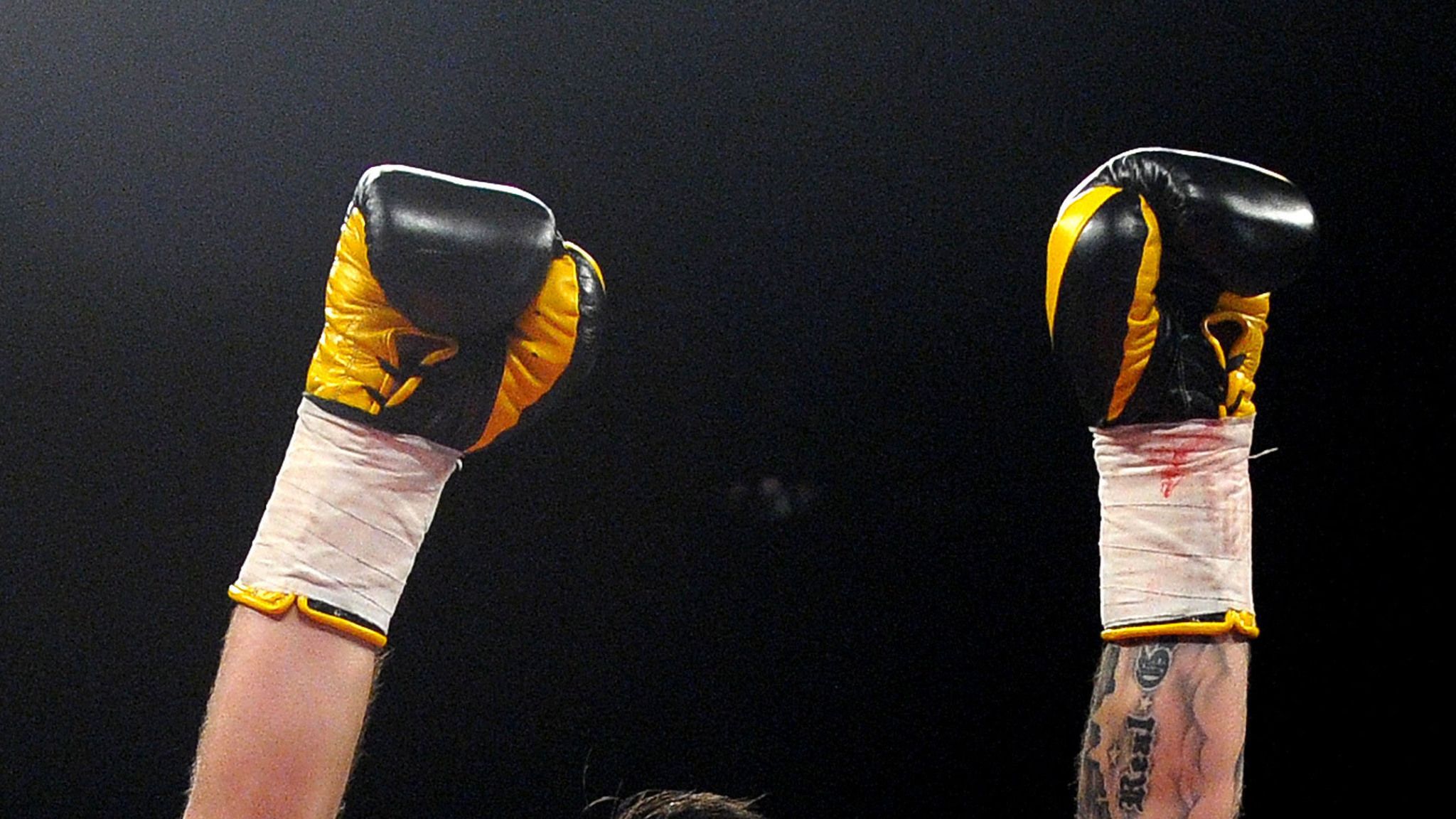 Paul Smith received an odd gift from Arthur Abraham as the build-up to ...
