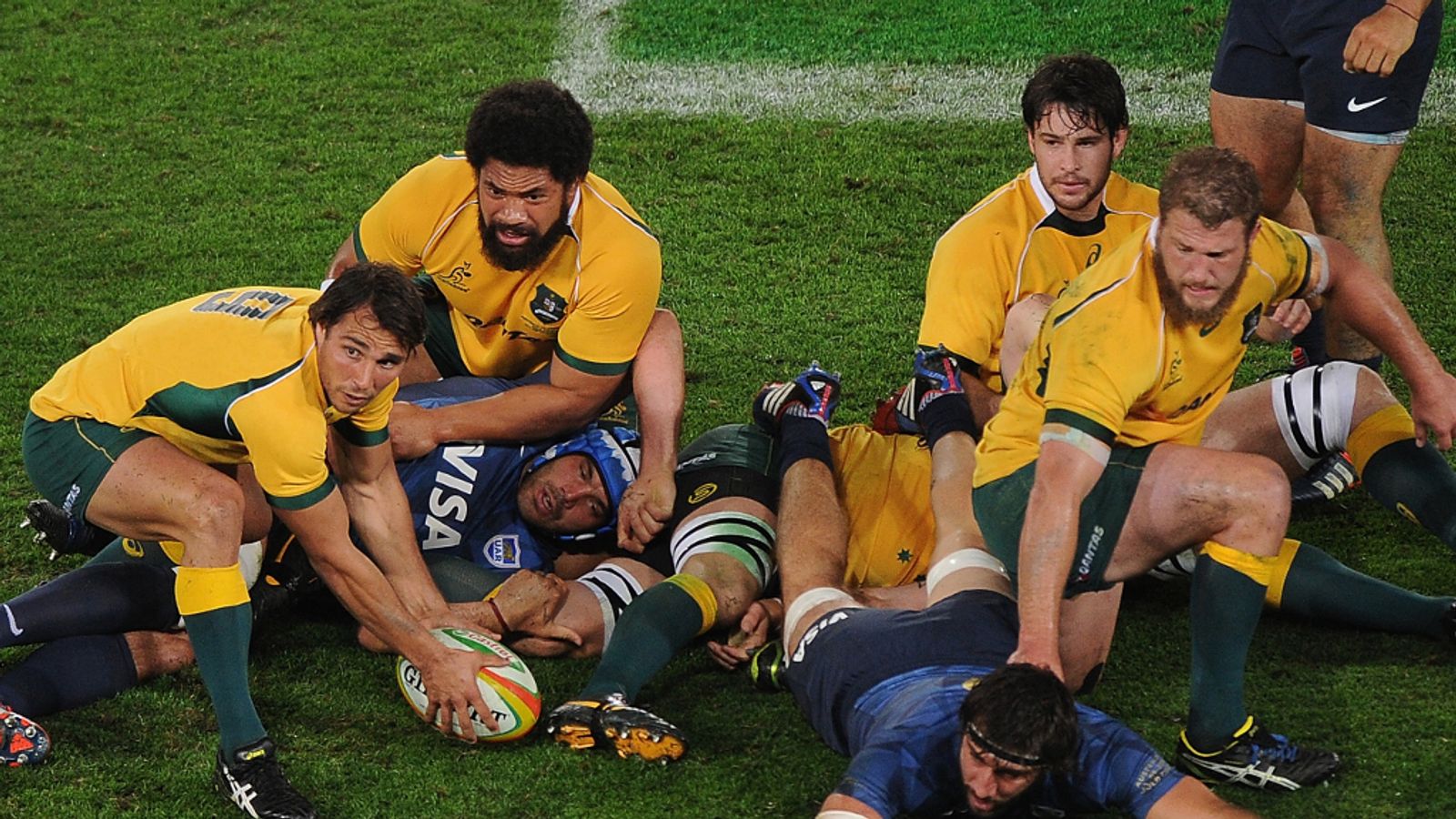 Nick Phipps jumps to defence of Australia squad after Kurtley Beale ...