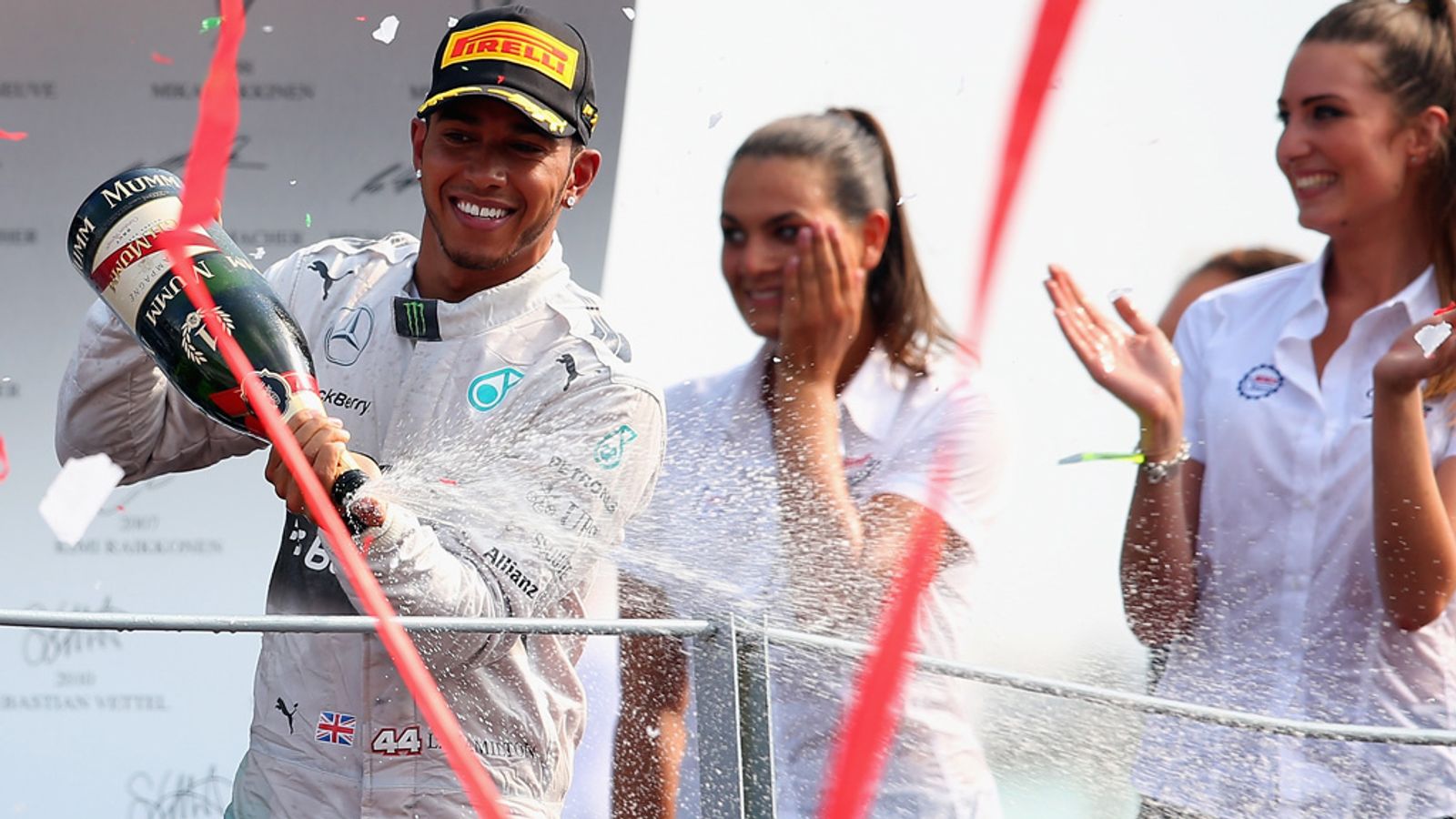 Lewis Hamilton cranks up the title pressure after Nico Rosberg cracks ...