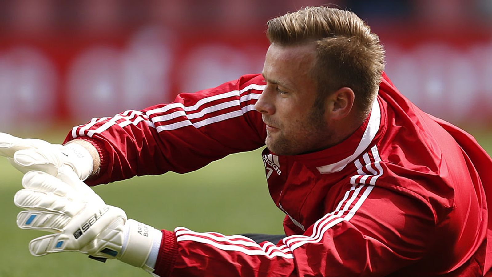 Transfer News: Artur Boruc joins Bournemouth on loan from Southampton ...