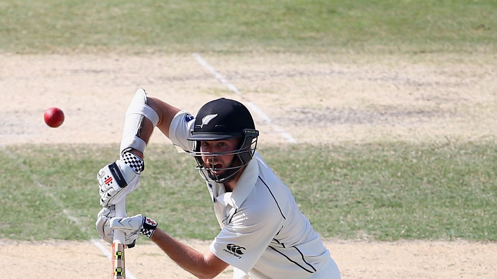 New Zealand tail wags; Pakistan lose both openers late on day two ...