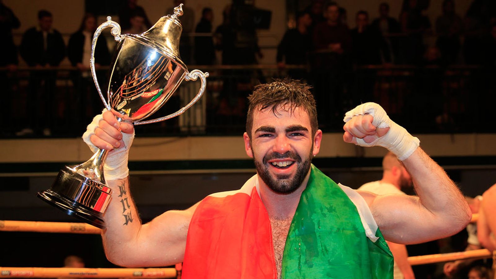 Prizefighter: Jono Carroll takes Prizefighter trophy after defeating ...