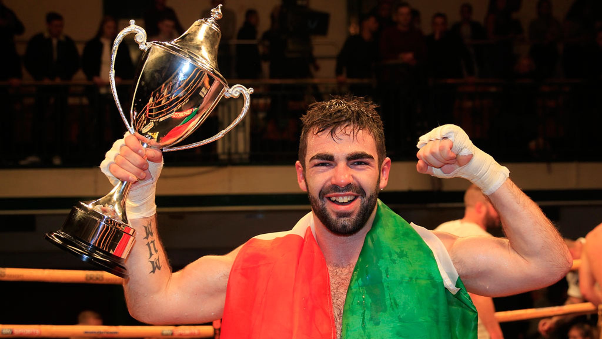 Prizefighter: Jono Carroll takes Prizefighter trophy after defeating ...
