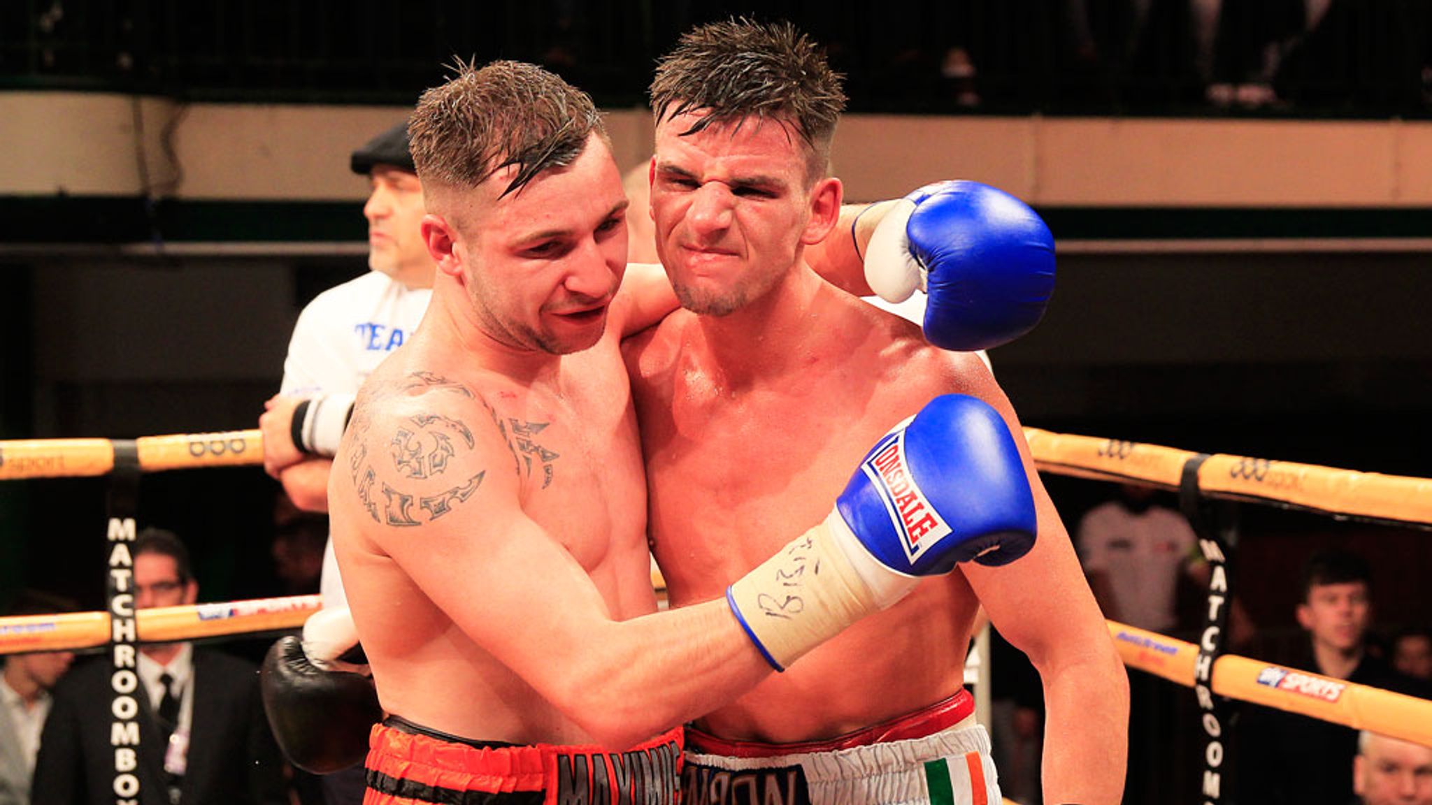 Martin J Ward overcomes two knockdowns to salvage a draw with Maxi ...