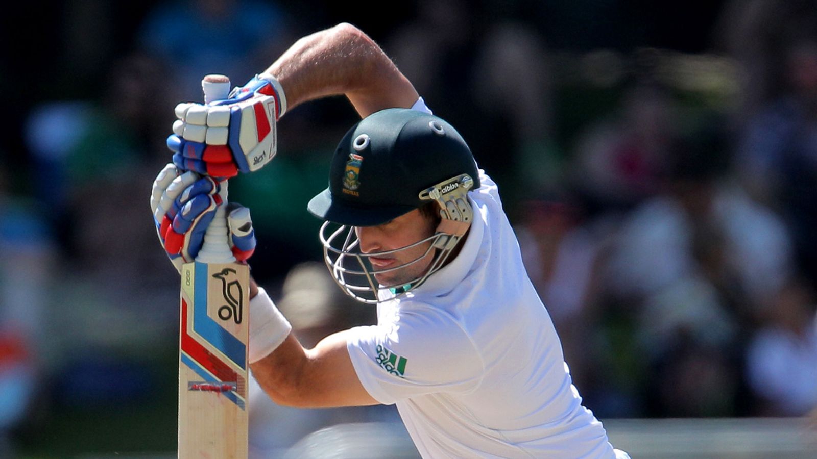 Dean Elgar props up Surrey first-innings against Gloucestershire ...