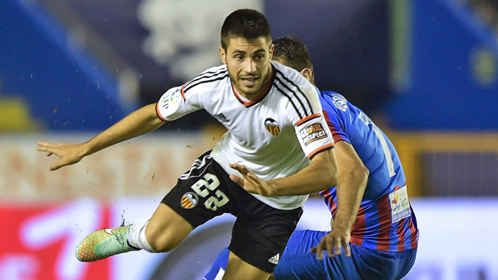 Transfer news: Aston Villa are close to signing Valencia midfielder ...