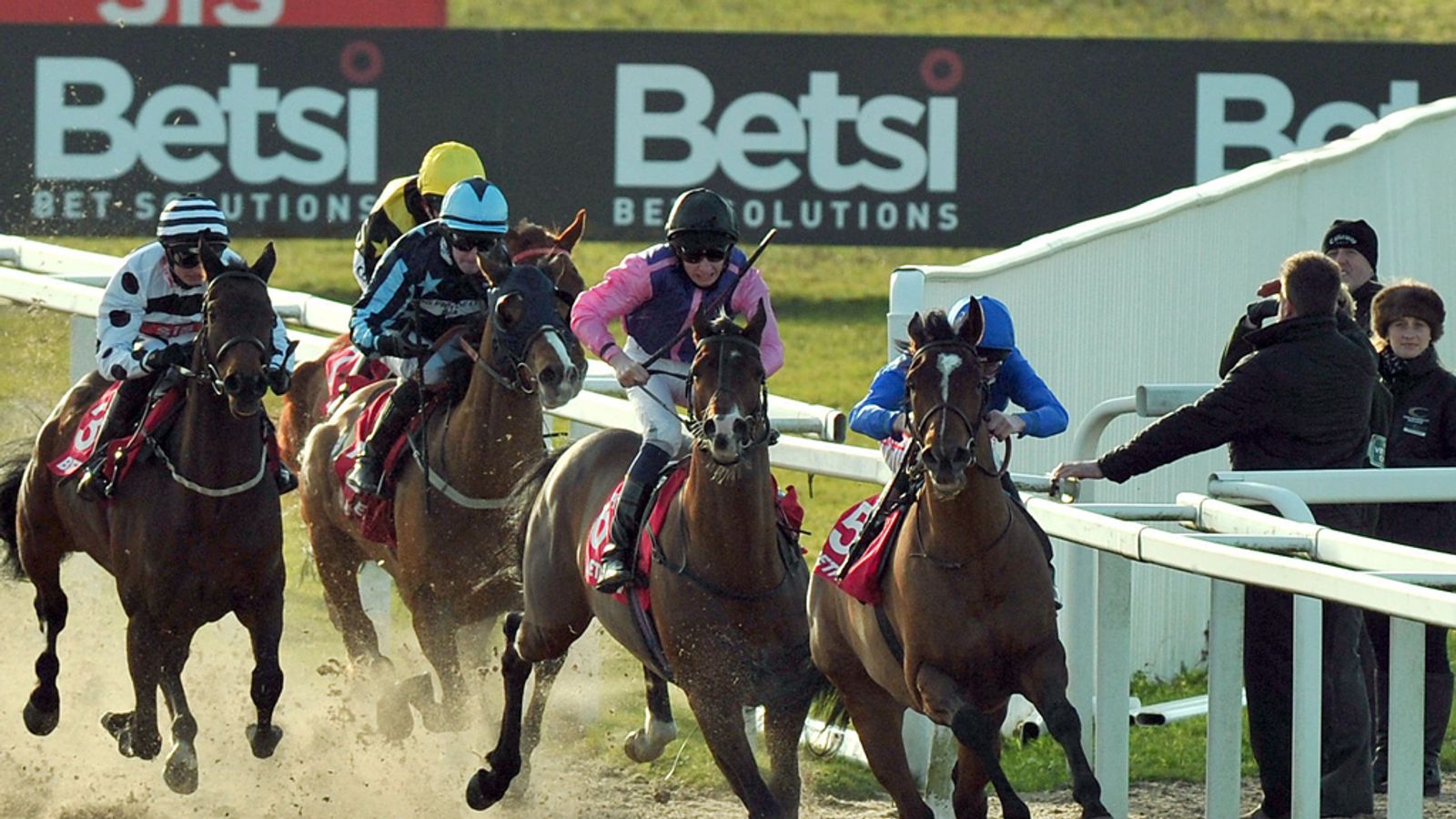 Racing at Chelmsford City got underway in dramatic fashion as Tryster ...