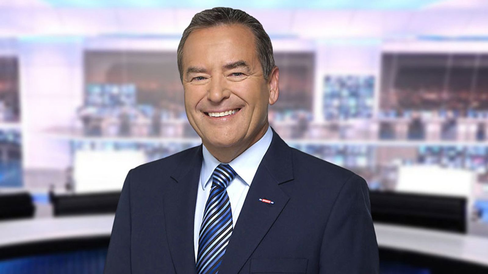 Jeff Stelling takes on the punters with his Super 6 predictions ...