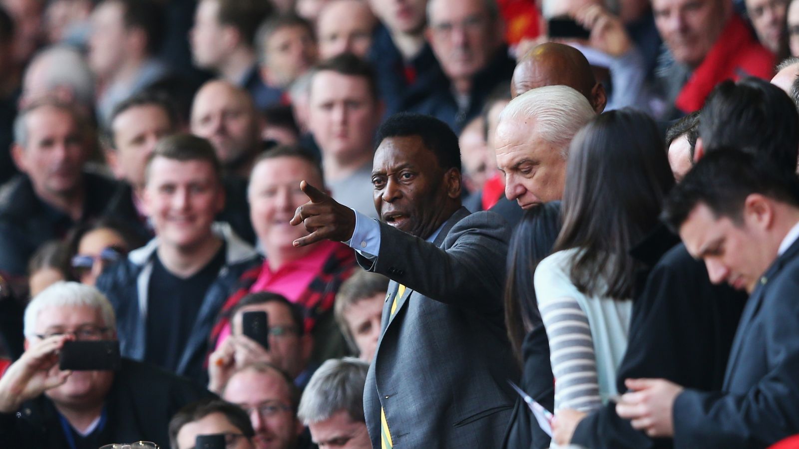 Pele talks up Liverpool's Philippe Coutinho and Louis Van Gaal ...