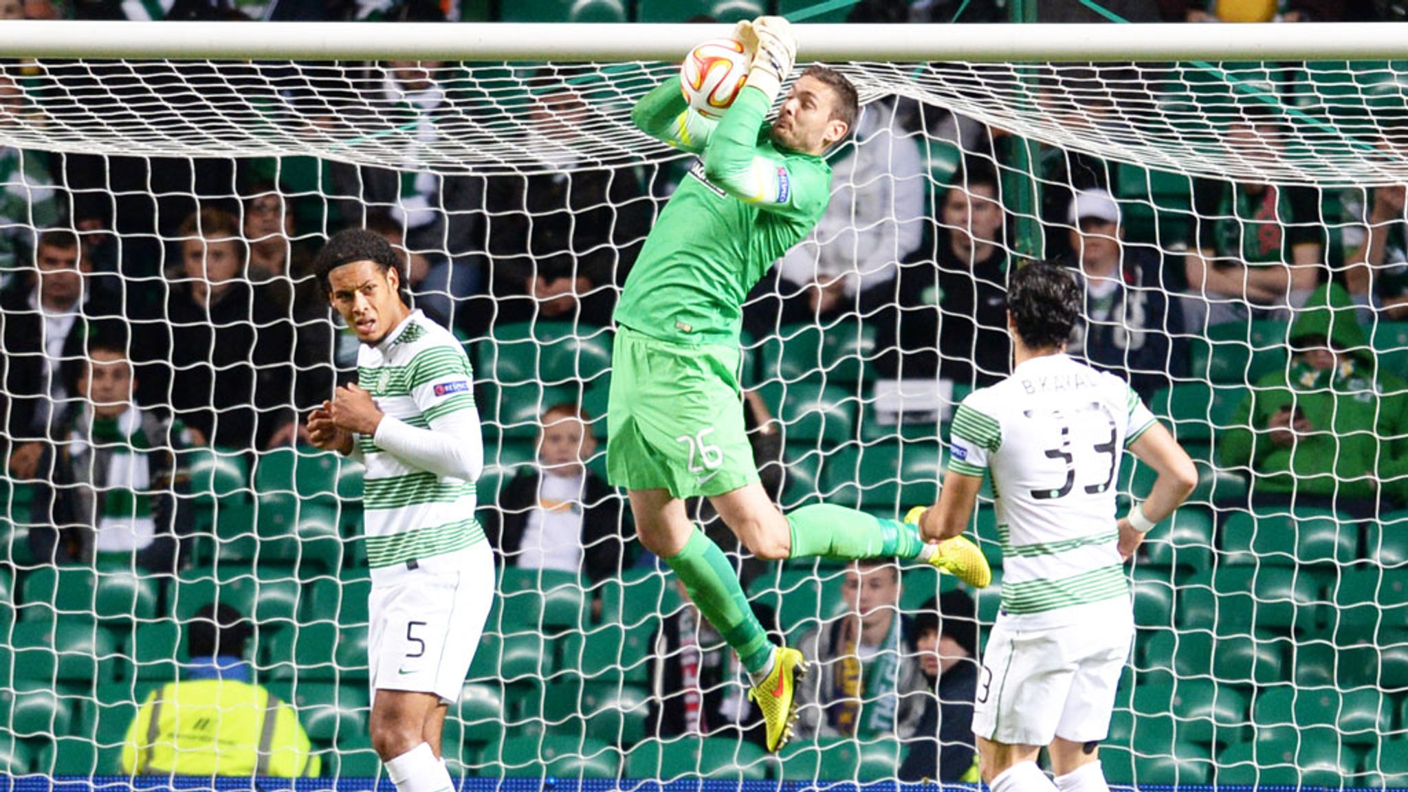 Celtic goalkeeper Craig Gordon signs new contract | Football News | Sky ...