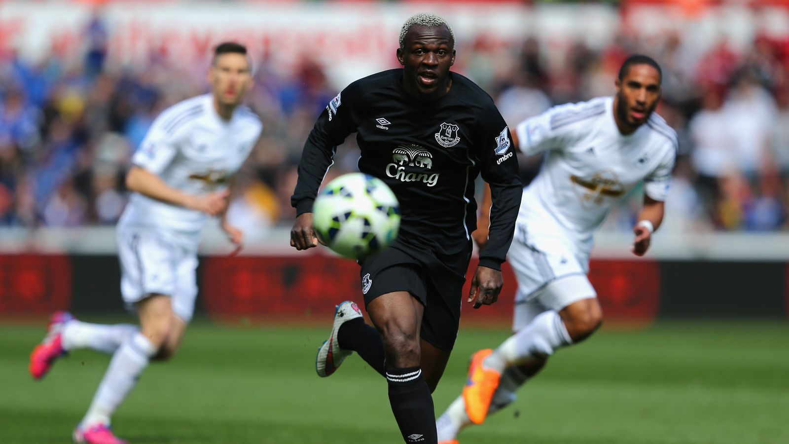 Arouna Kone keen to prove his Everton worth after injury | Football ...