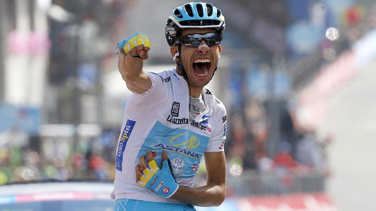 Giro d'Italia: Fabio Aru climbs to second with win on stage 19 ...