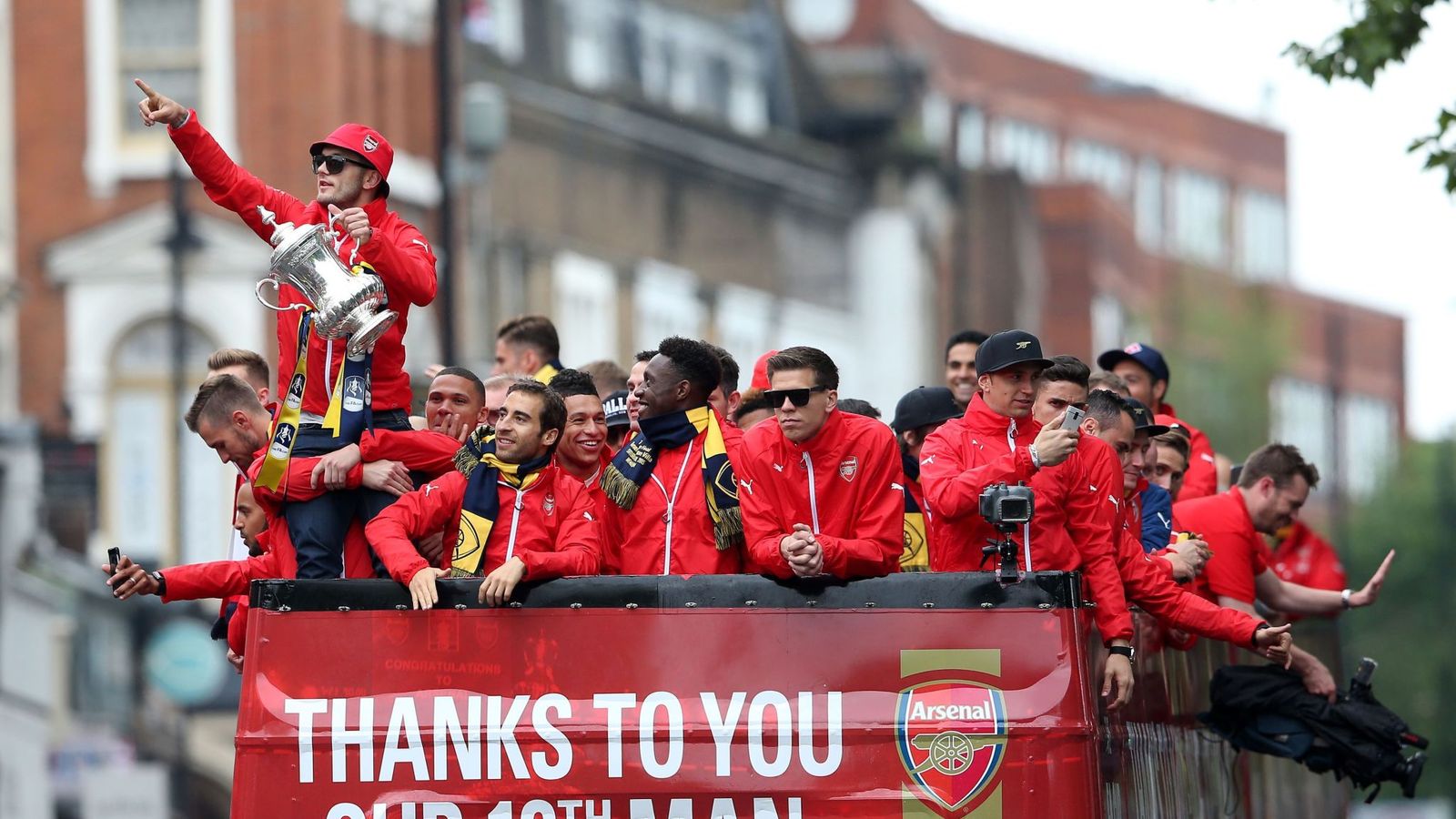 Arsenal warn Chelsea they want the Premier League title as they ...