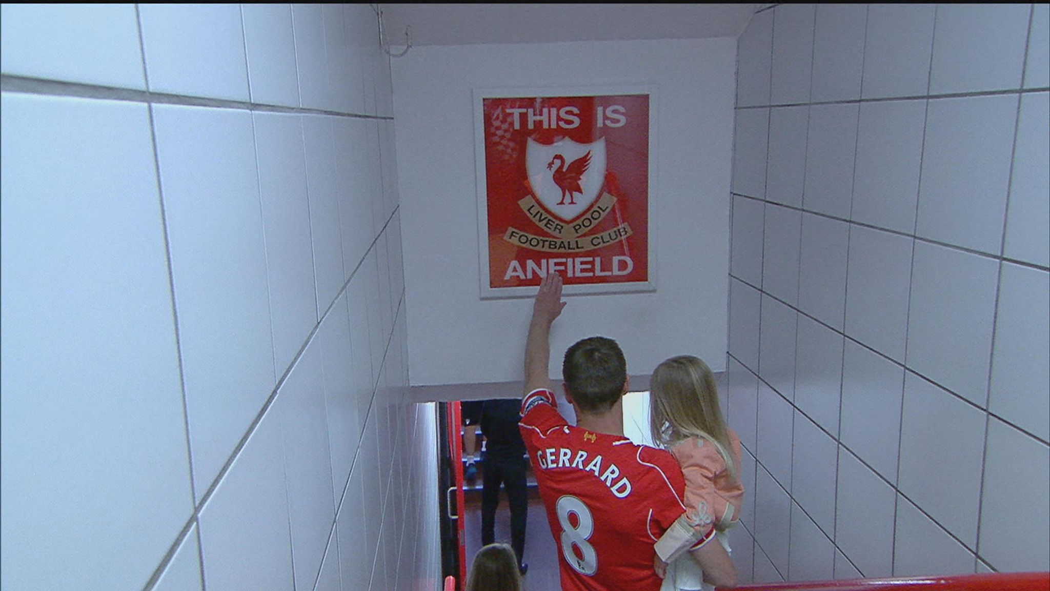 Guard of honour, scarves and mosaic - Liverpool captain Steven Gerrard ...