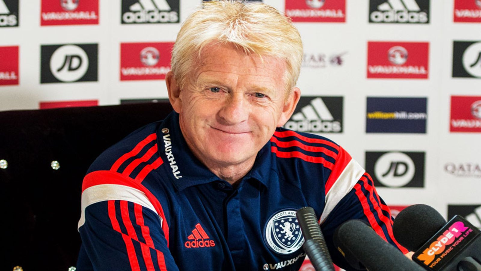 Scotland boss Gordon Strachan salutes his squad ahead of Qatar friendly ...