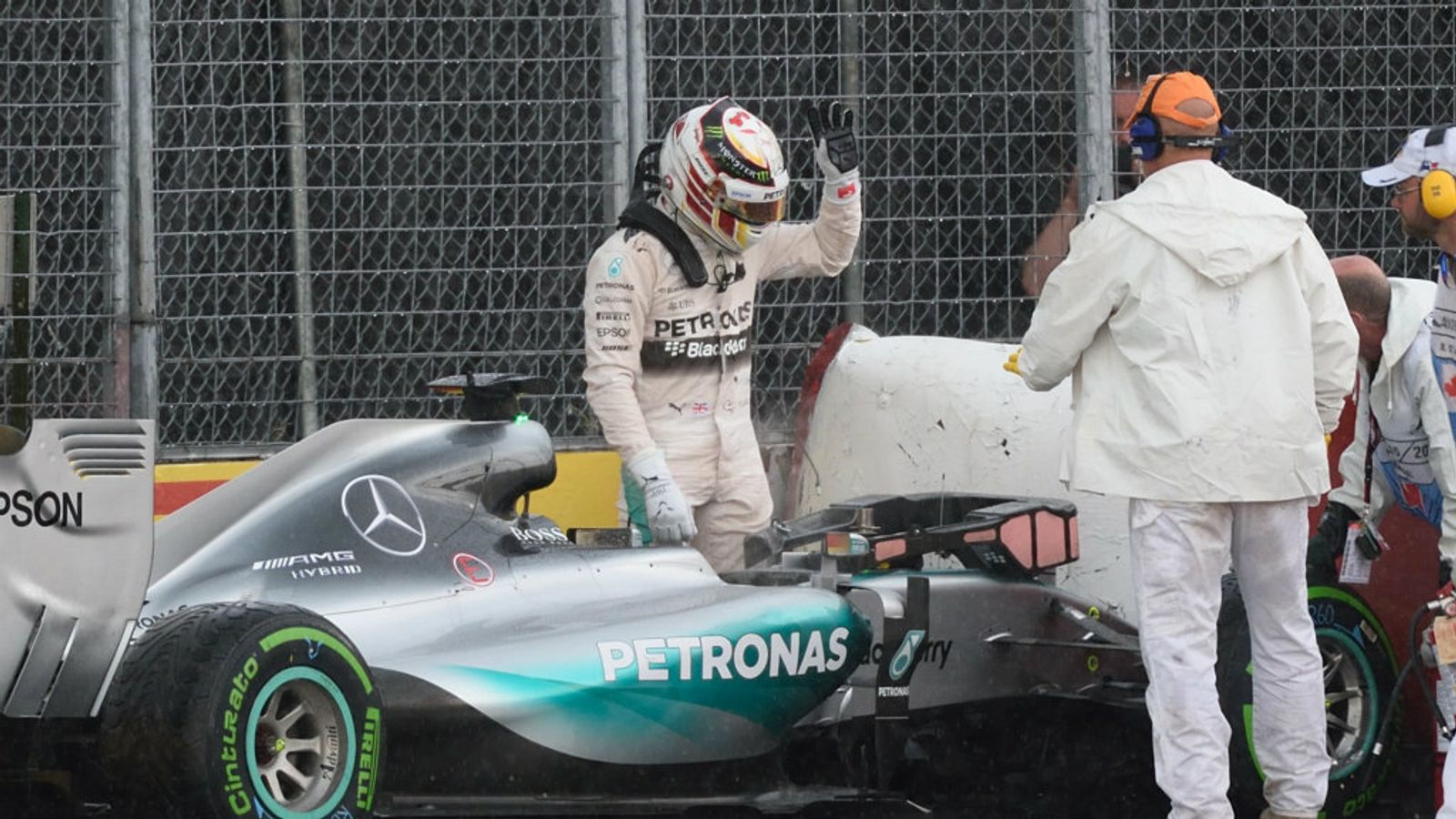 Canadian GP P2: Lewis Hamilton fastest but then crashes as rain hits ...
