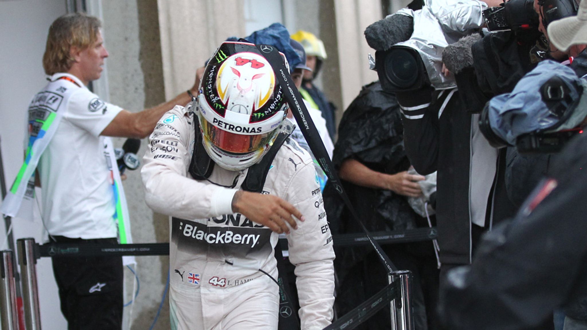 Canadian GP P2: Lewis Hamilton fastest but then crashes as rain hits ...